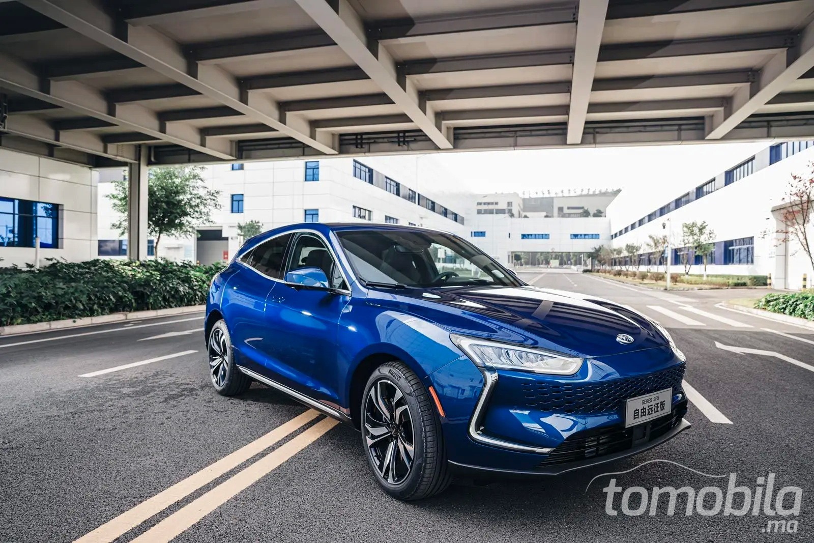 Huawei dévoile sa première voiture électrique SERES SF5 ! - Tomobila.ma